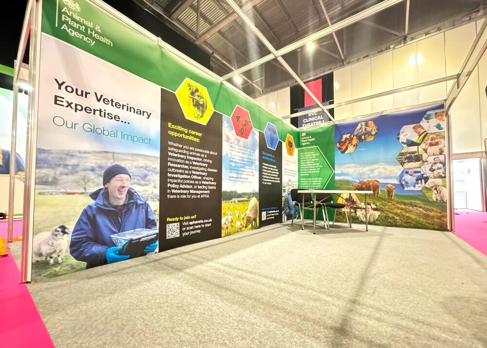 Seamless Shell Scheme Exhibition Graphics for DEFRA at The London Vet ...