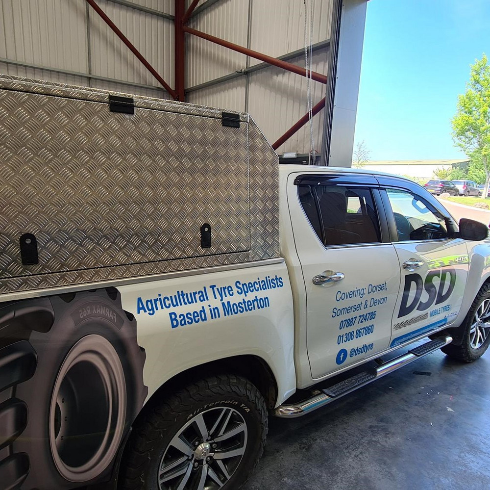 Vinyl Vehicle Graphics for DSD Mobile Tyres